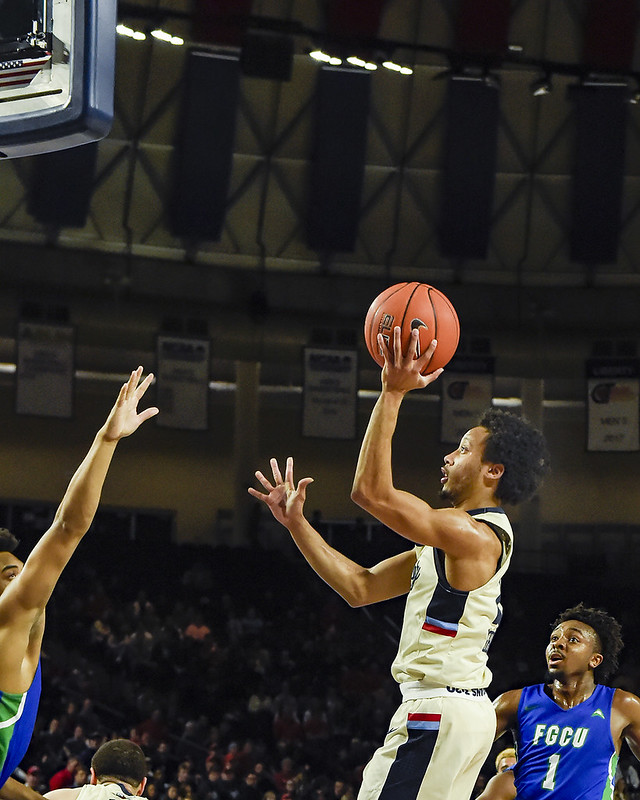 Liberty wins program record 17th straight at home | A Sea of Red