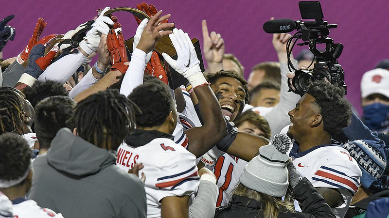 Photo Gallery – Cure Bowl 2020 | A Sea of Red