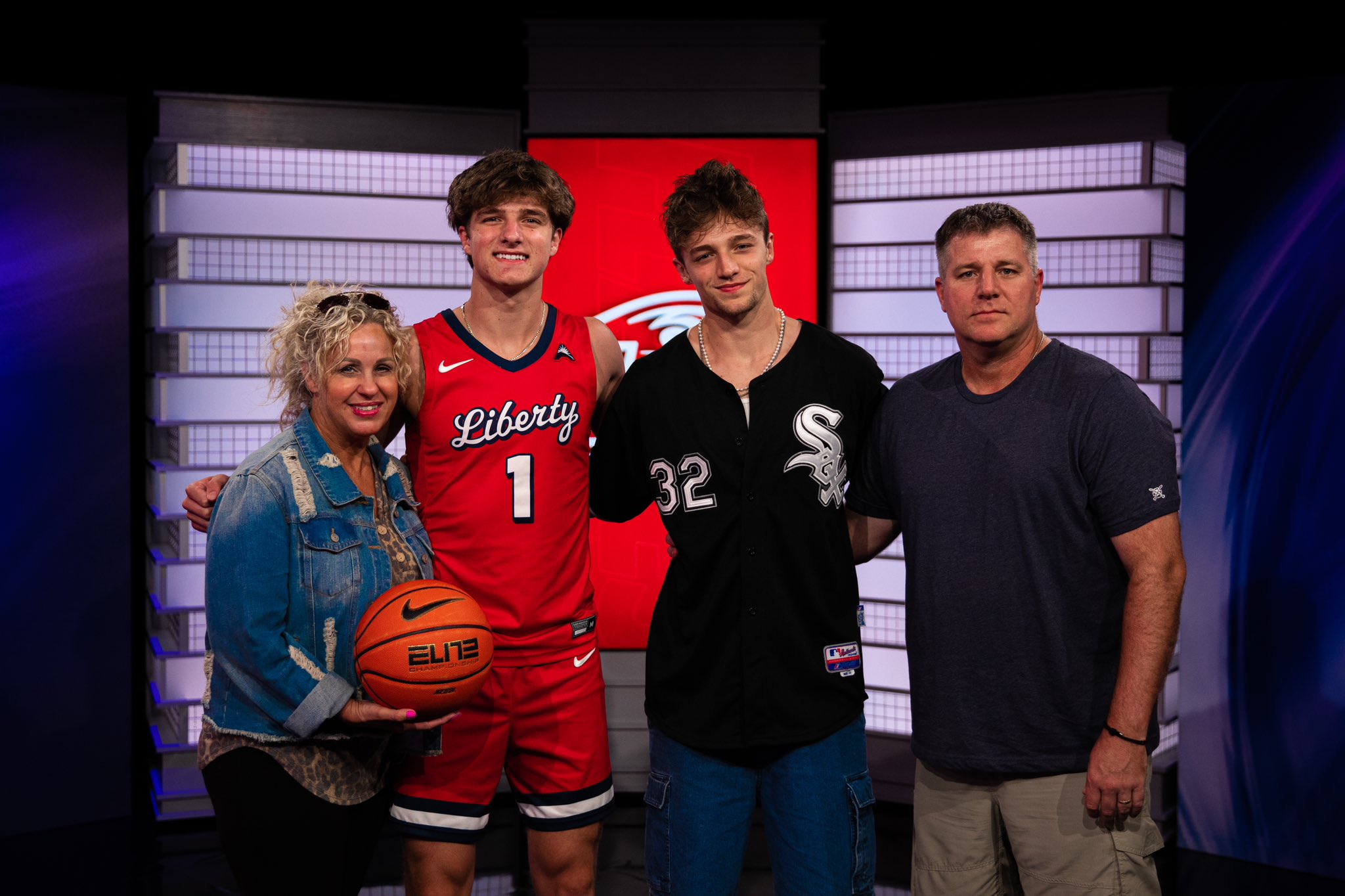 2025 G Zander Carter commits to Liberty | A Sea of Red