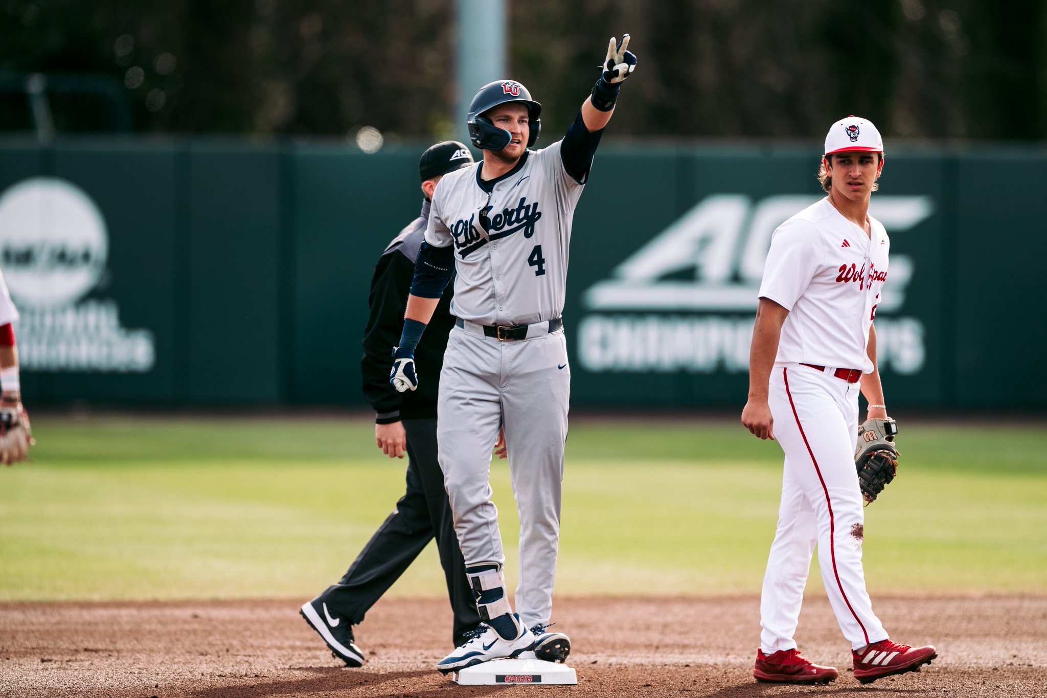 Liberty scores 4 in 9th to rally to beat #12 NC State | A Sea of Red