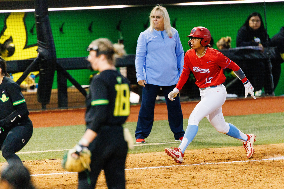 Oregon wins Game 1 of Super Regional with walk-off in 8th inning, 3-2 | A Sea of Red